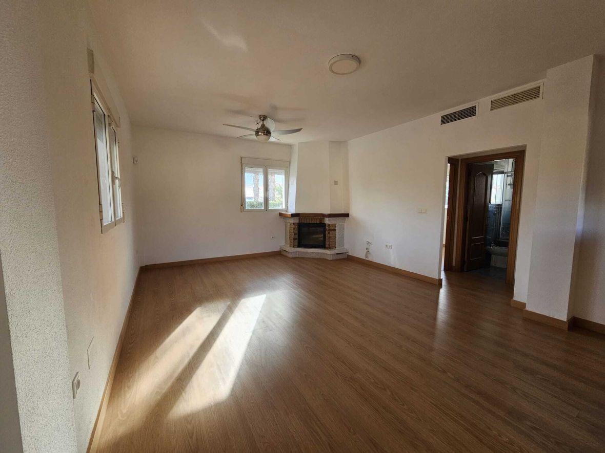 Chalet on a private plot in Mutxamel