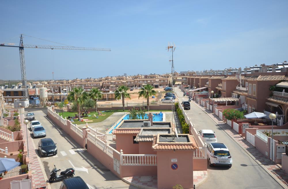 Corner terraced house in urb. Monte y Mar, facing the swimming pool.